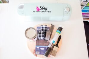 DIY Round Wood Door Sign - A Cricut Tutorial