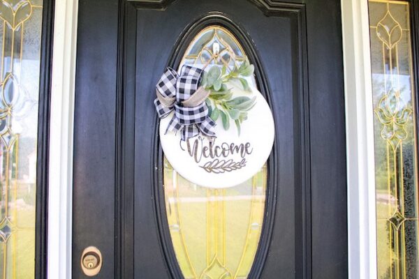 DIY Round Wood Door Sign - A Cricut Tutorial