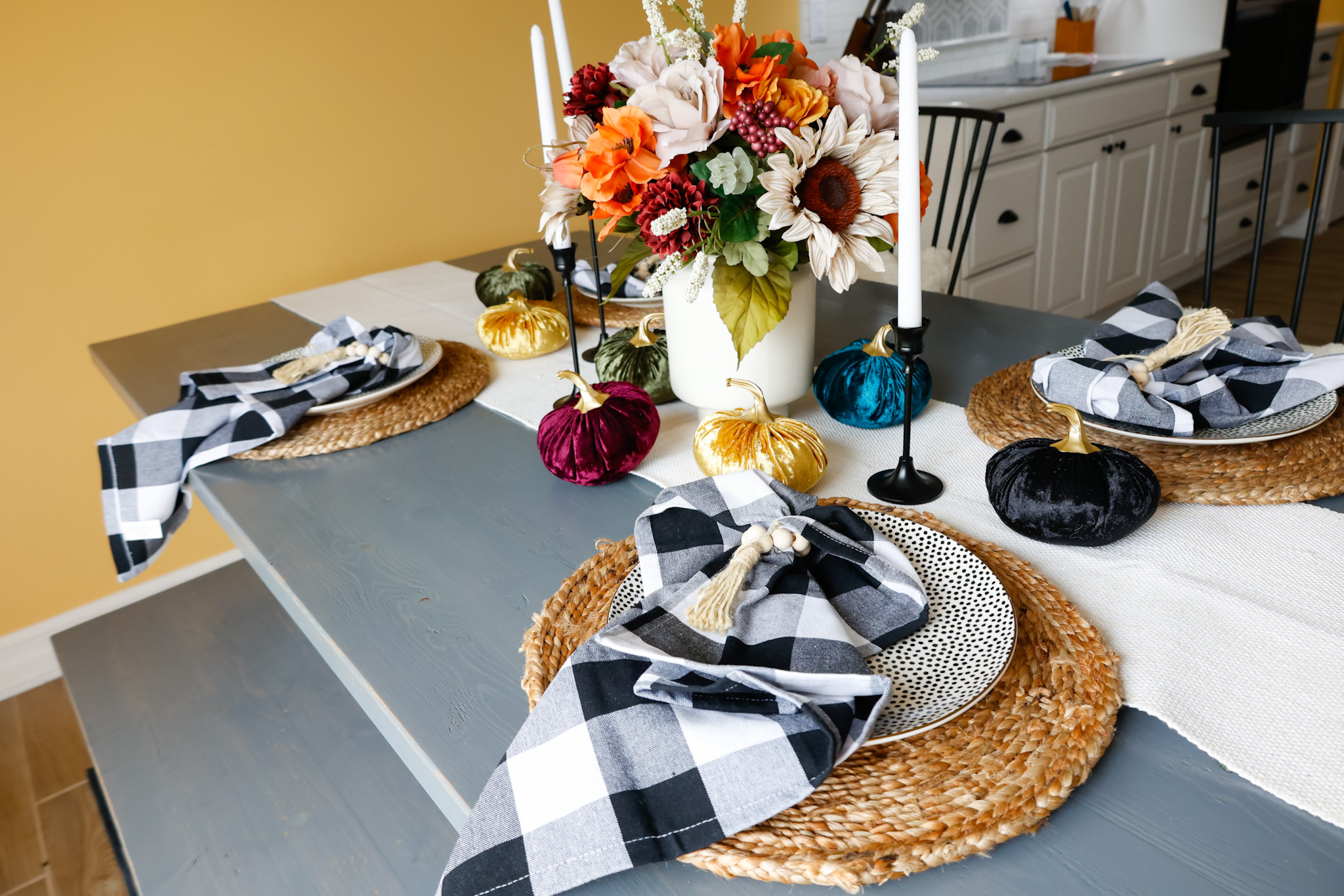 Simple And Chic Fall Tablescape - Slay At Home Mother